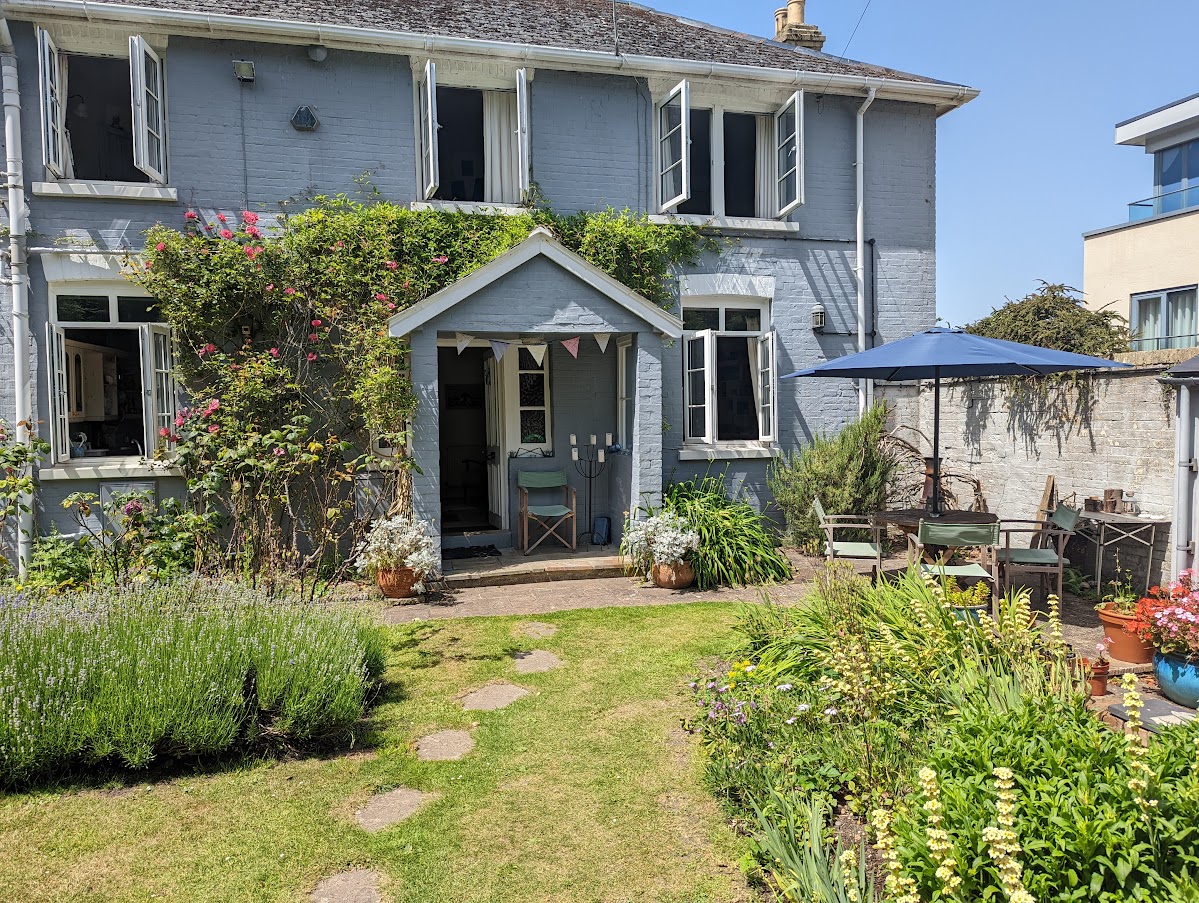 Cliffside Cowes - Cosy Cottage By The Sea